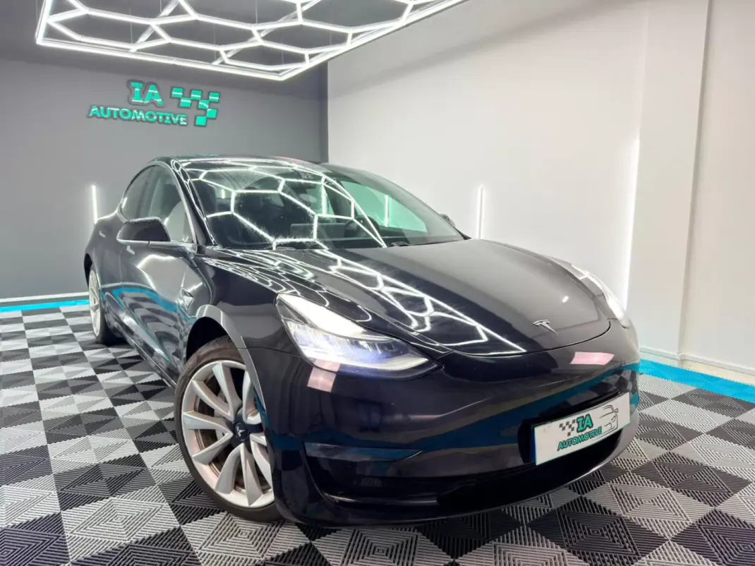 Tesla Model 3 2019 - 21999 EUR, 82500 km - AUTO.MOTO.pt